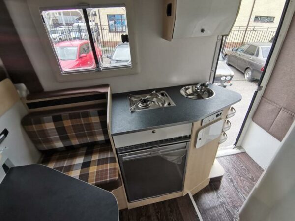 Lada Granta, il mini camper low-cost | E7 Caravan